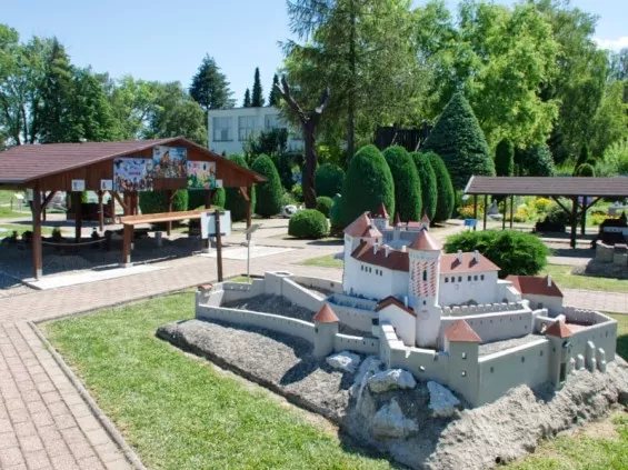 Park miniatúr Podolie - Otv.hodiny, Cenník, Parkovanie, Mapa