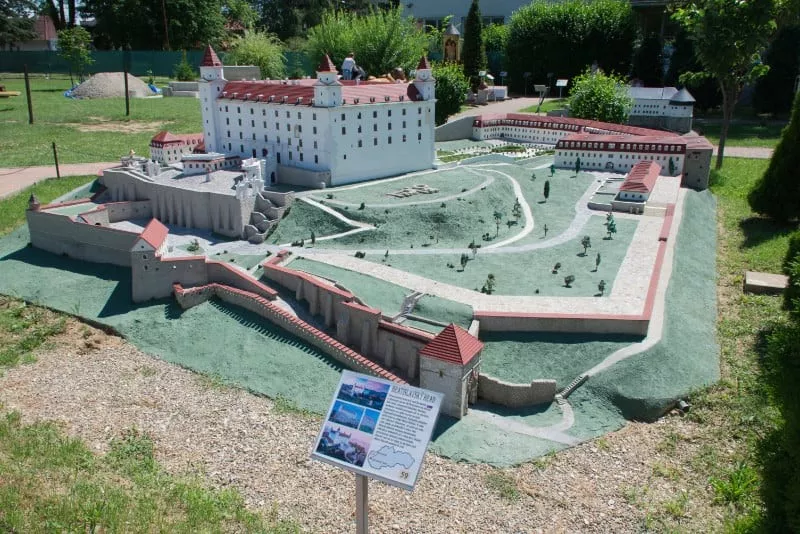 Park miniatúr Podolie - Otv.hodiny, Cenník, Parkovanie, Mapa