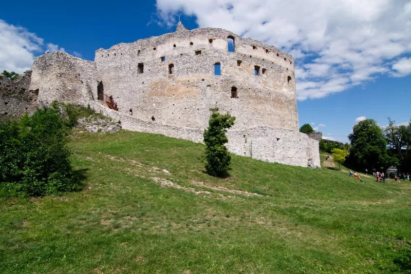 Topoľčiansky hrad - Otv.hodiny, Cenník, Parkovanie, Mapa