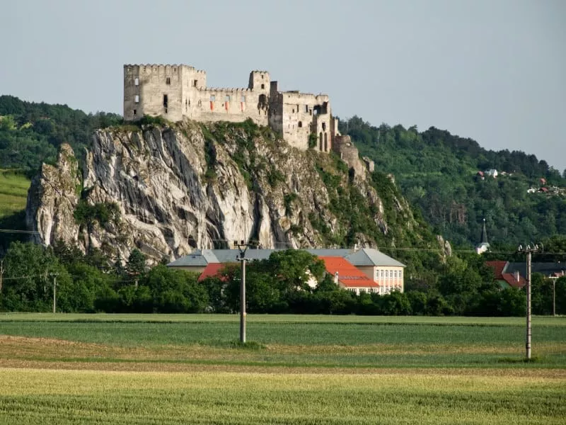 Hrad Beckov - Otv.hodiny, Cenník, Parkovanie, Mapa