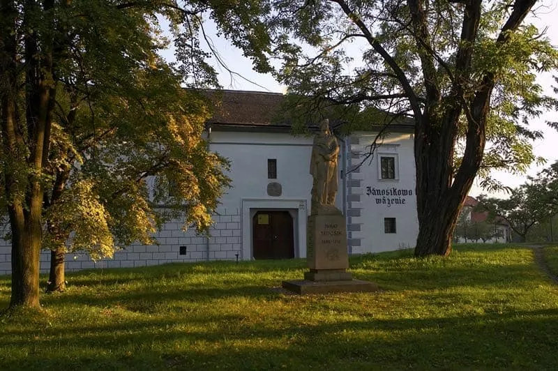 Jánošíkove väzenie - Otv.hodiny, Cenník, Parkovanie, Mapa