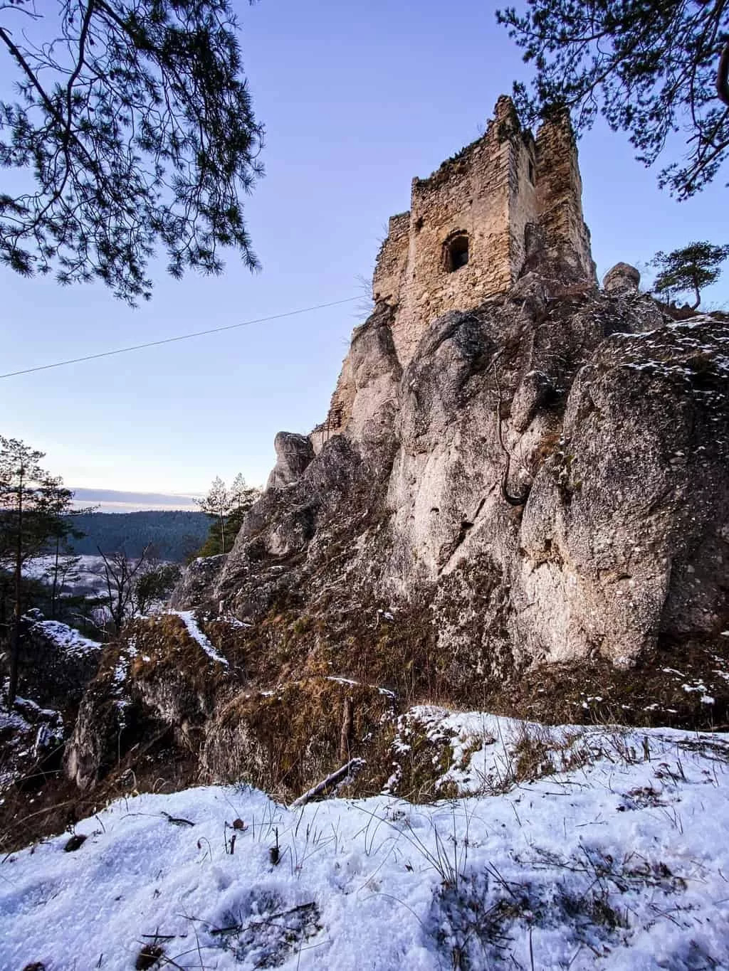 Hričovský hrad - Otv.hodiny, Cenník, Parkovanie, Mapa