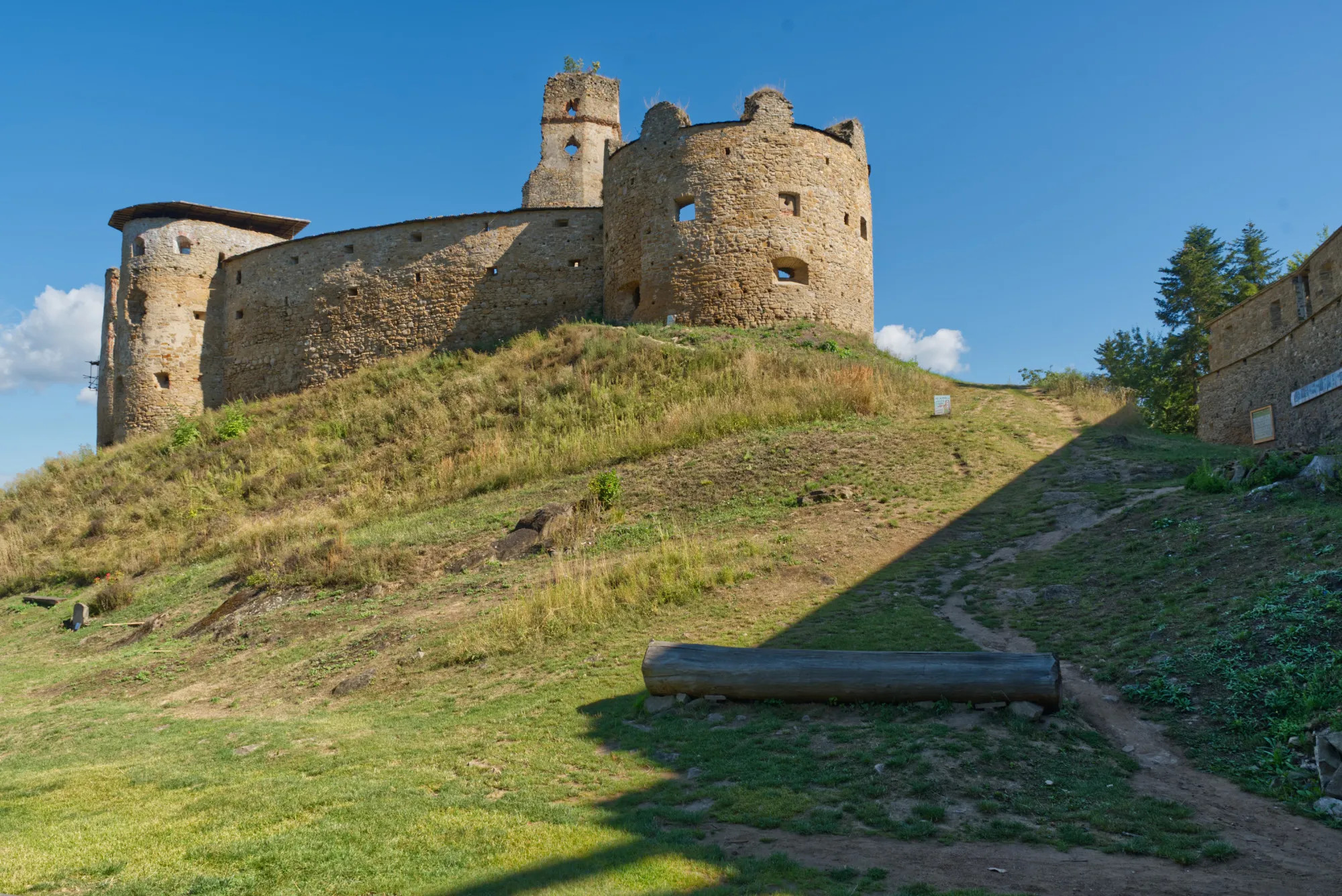 Zborovský hrad - Otv.hodiny, Cenník, Parkovanie, Mapa