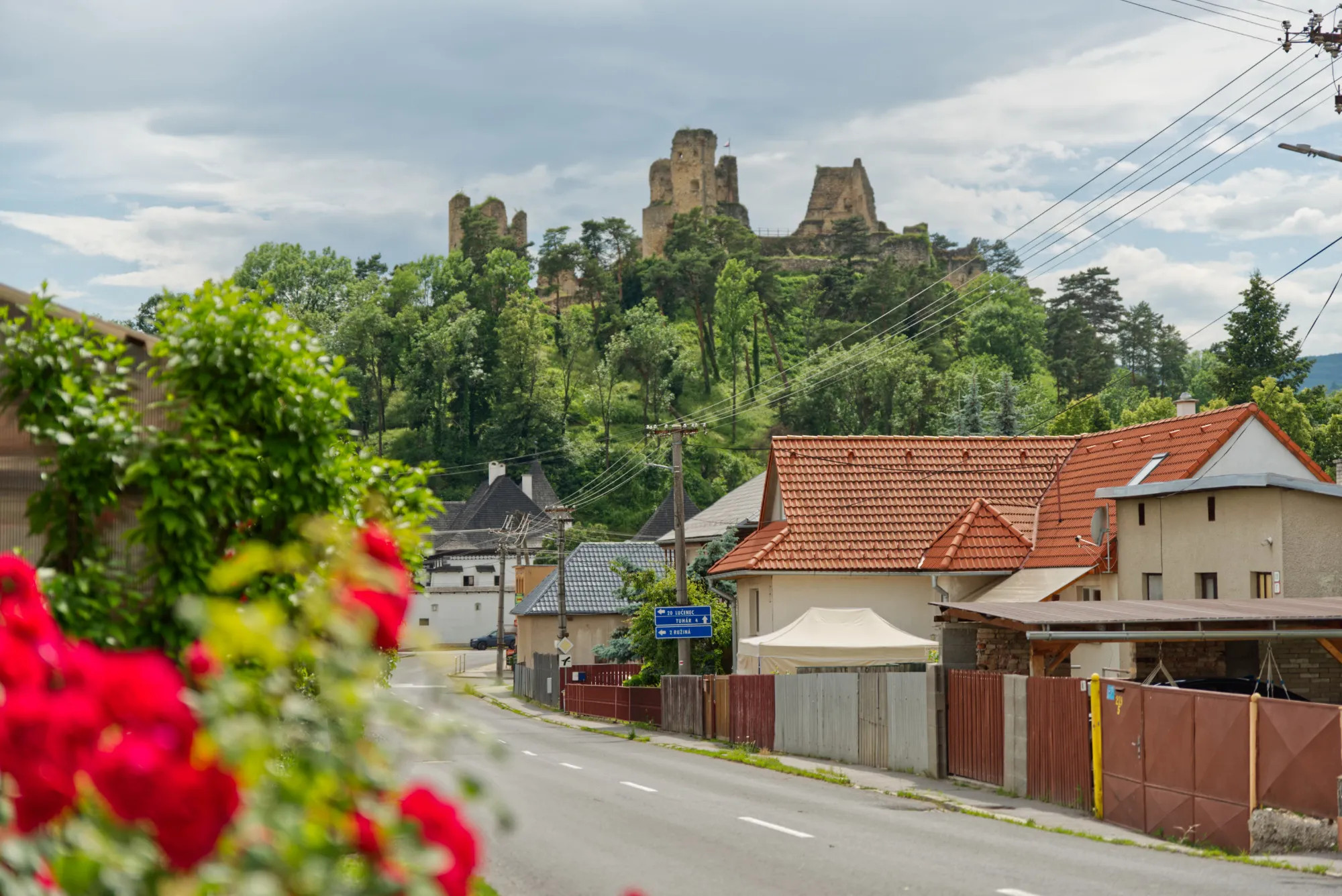 Hrad Divín - Otv.hodiny, Cenník, Parkovanie, Mapa