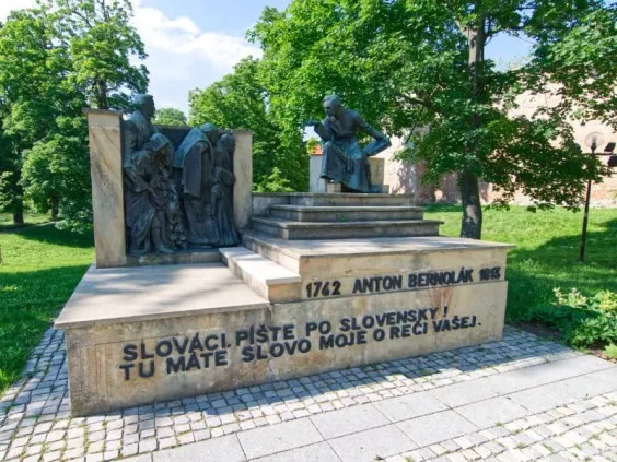 Pamätník Anton Bernolák - Otv.hodiny, Cenník, Parkovanie, Mapa